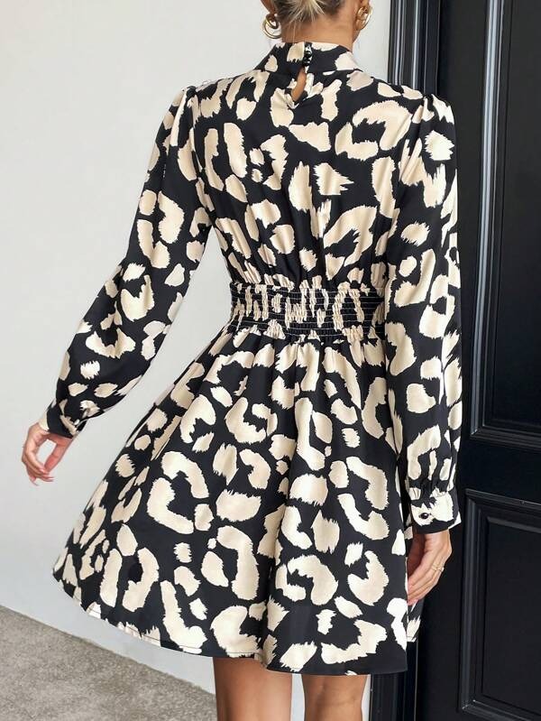 Rochie Scurta Tarmo Neagra cu Print Alb - Iuliashop