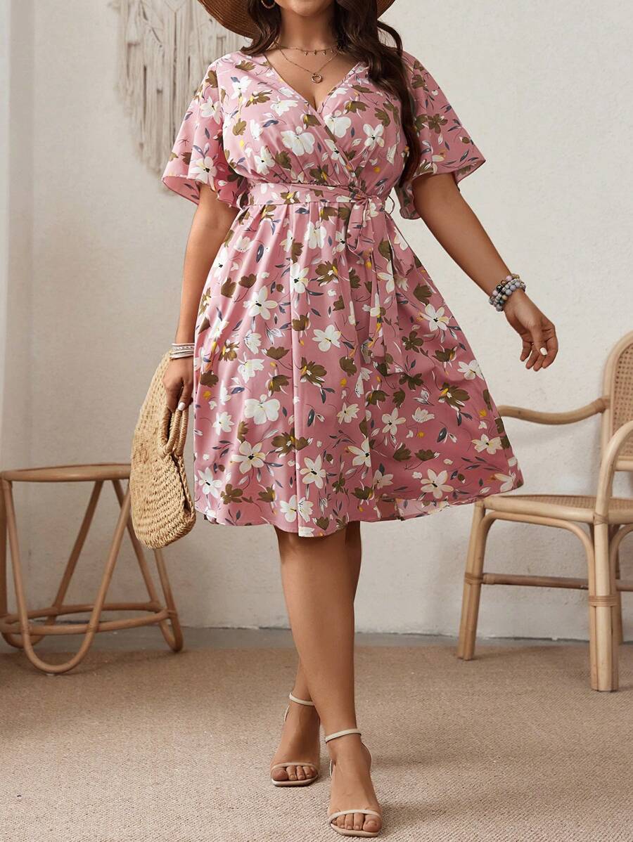 Rochie Scurta Margith Roz Pudra Cu Model Floral - Marimi Mari - Iuliashop
